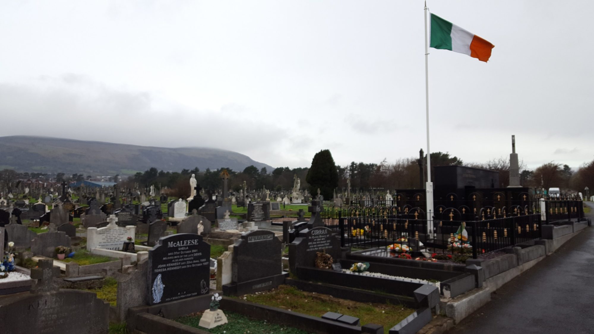 Belfast: Milltown Cemetery – Le Lapin Voyageur visite…